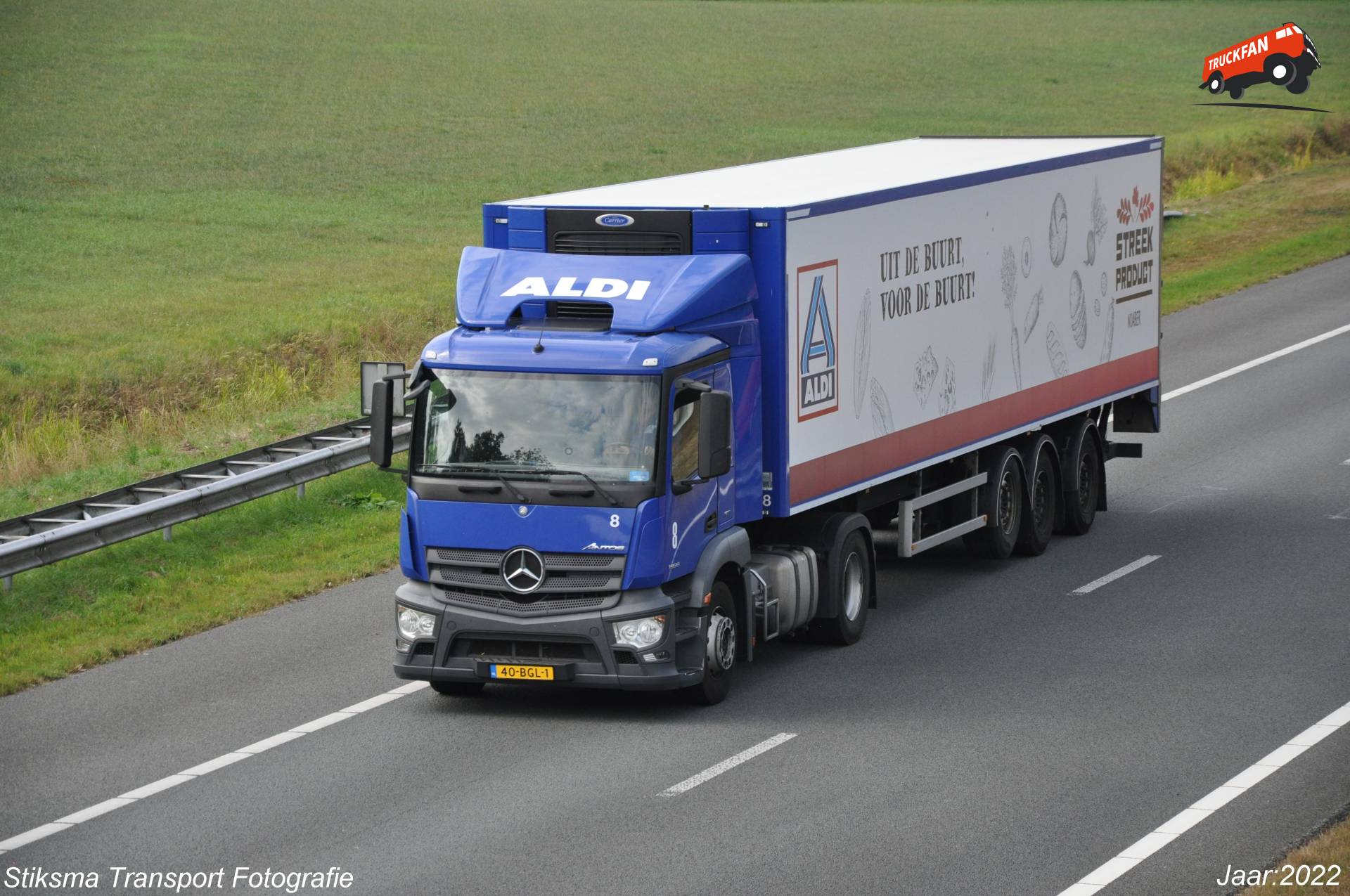 Foto vrachtwagen Mercedes van Aldi