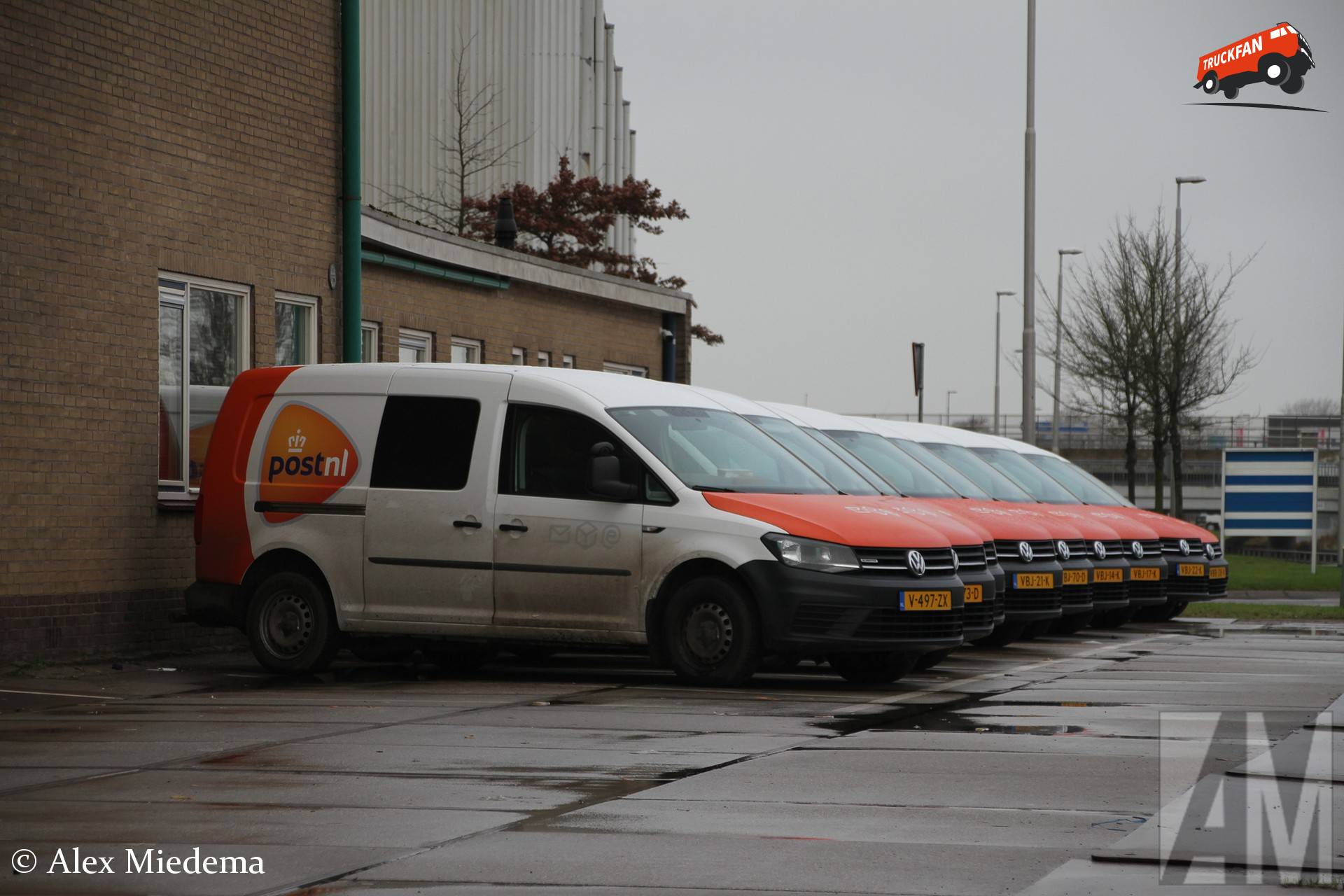 Foto VW Caddy van PostNL