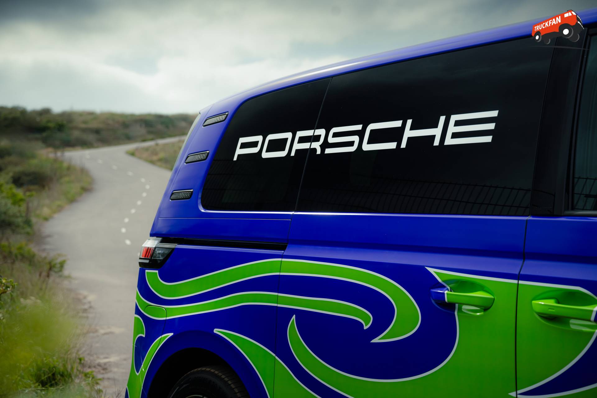 Foto VW ID. Buzz van Dr. Ing. h.c. F. Porsche AG
