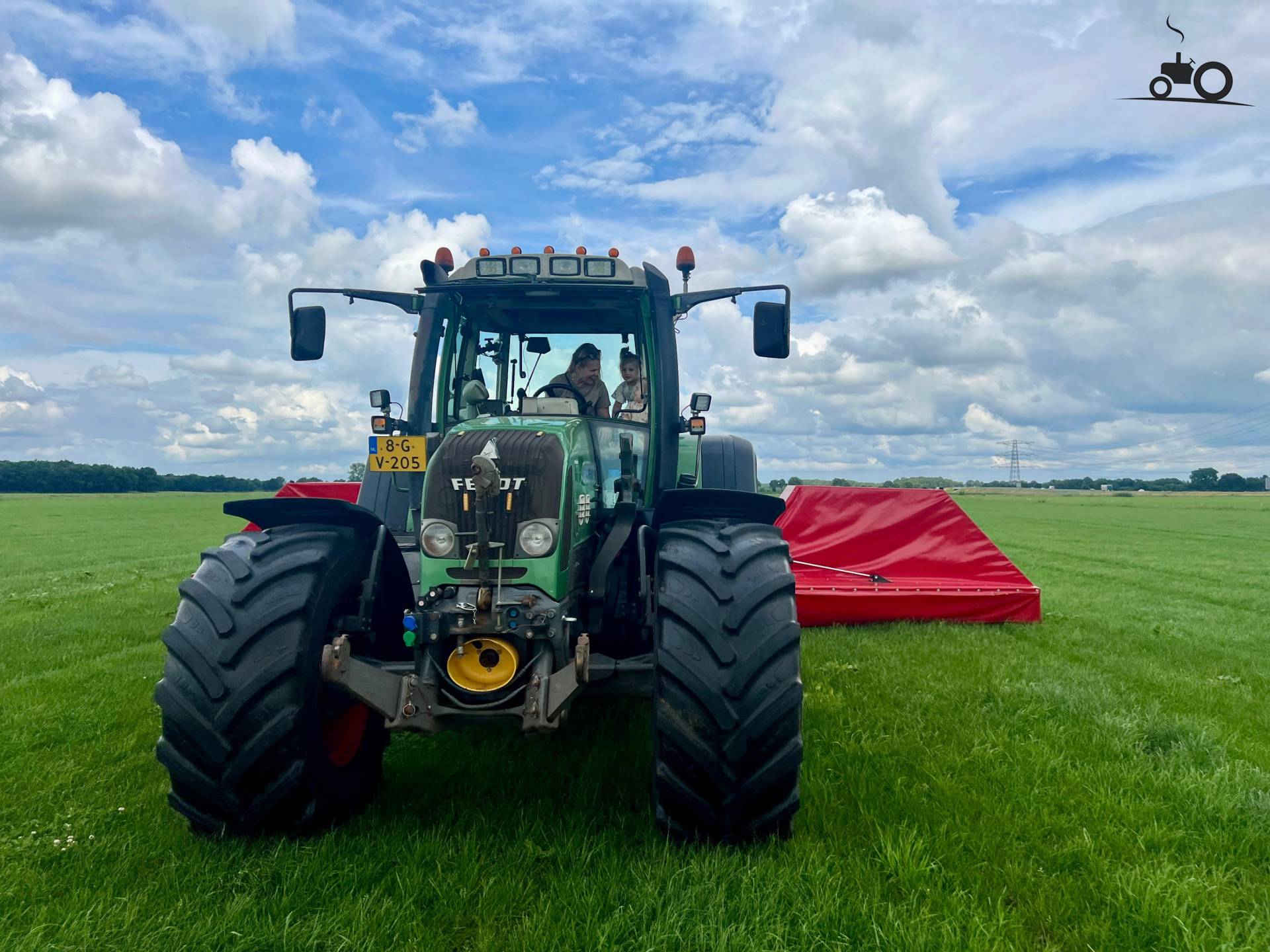 Fendt 818 TMS spuit in actie