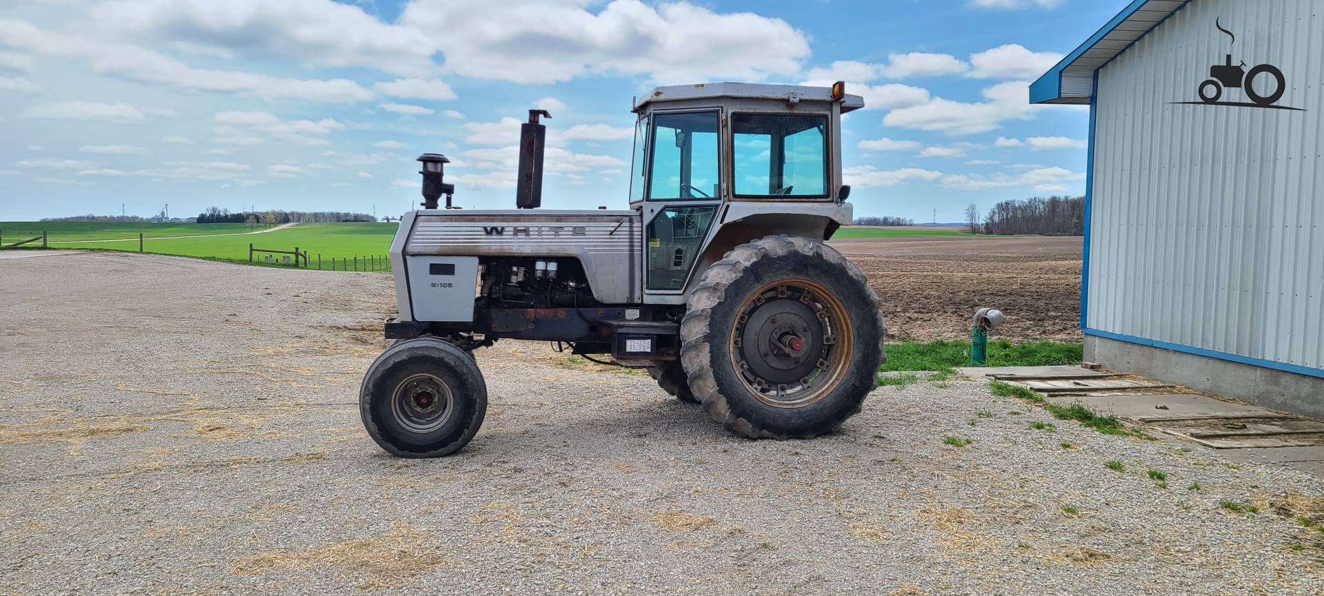 Foto White Field Boss 2-105 #1515642