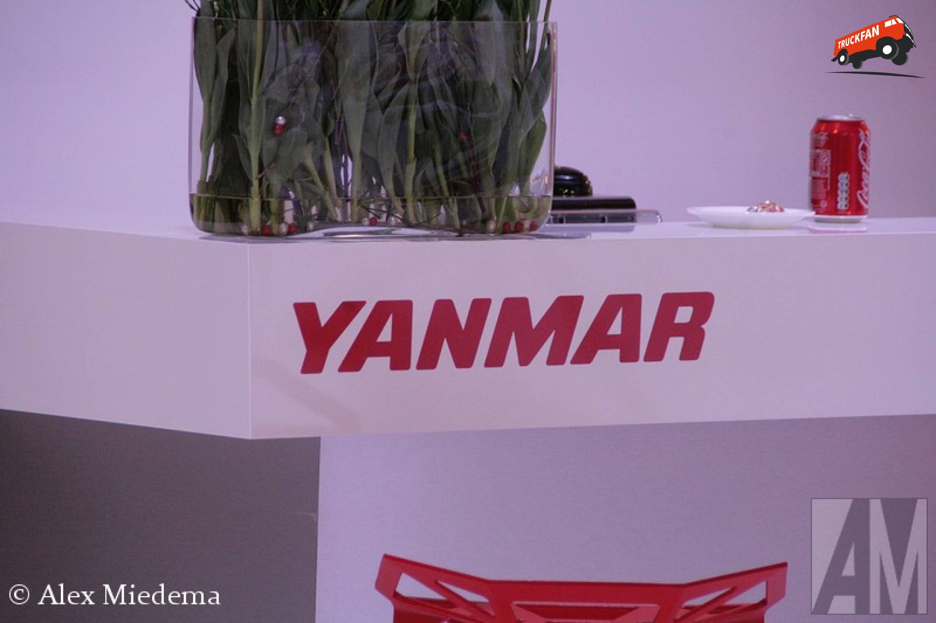 Yanmar logo Foto's - Communitybeelden & Afbeeldingen