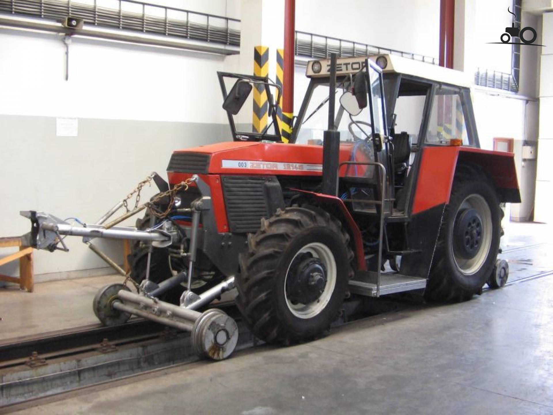 Zetor 12145 op de rails