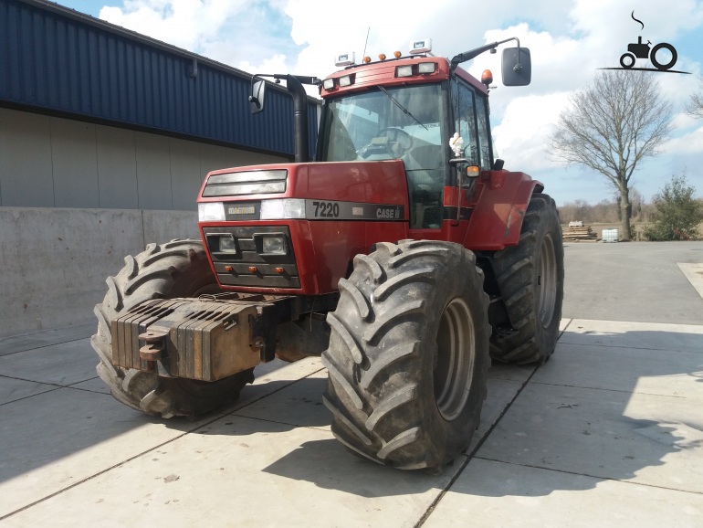 Foto Case International Magnum 7220 #1223402