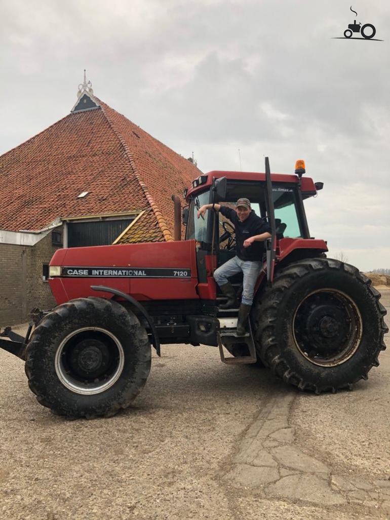 Foto Case International Magnum 7120 #1343182