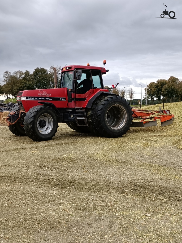 Foto Case International Magnum 7110 van Gebr Poppink