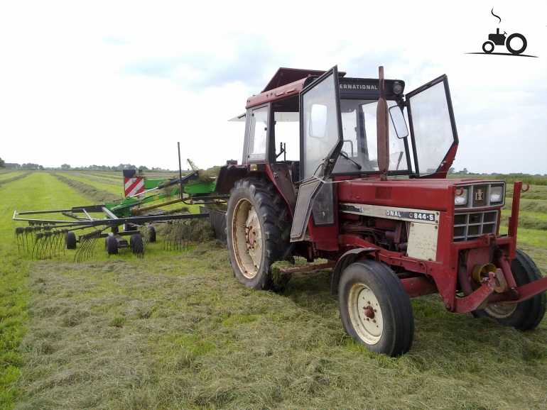 Foto International 844 S #579252