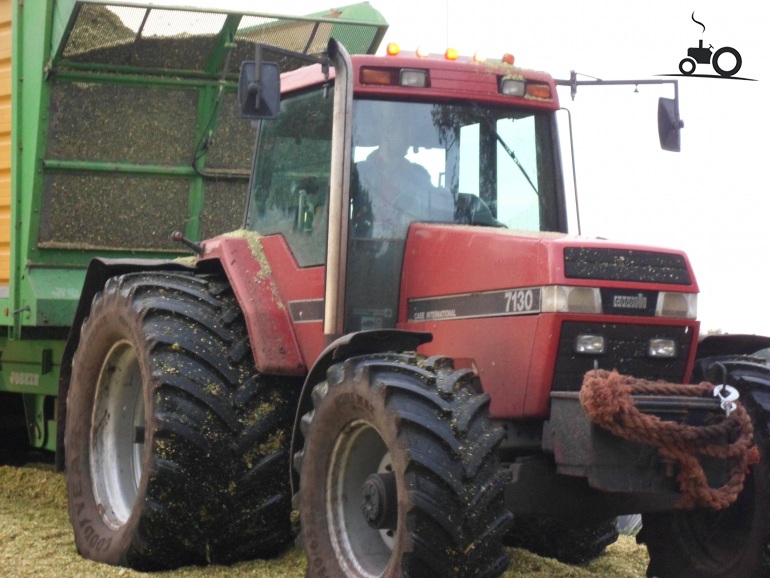 Foto Case International Magnum 7130 #698153