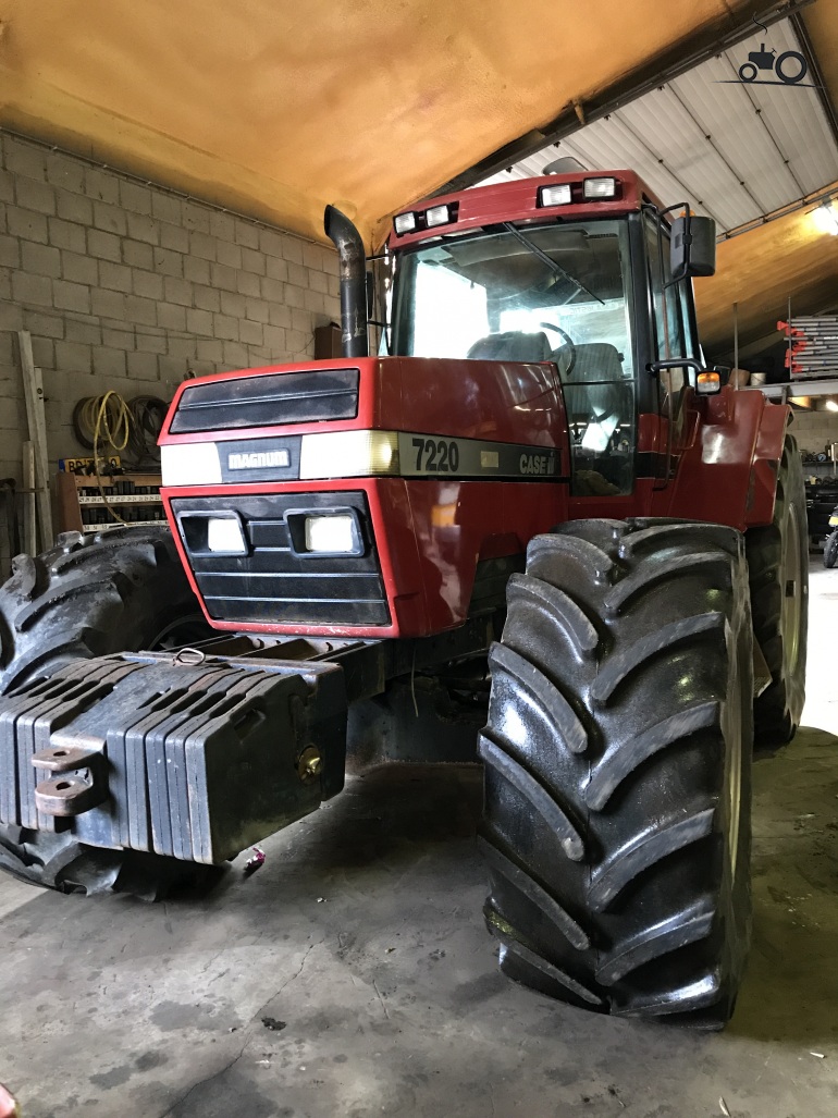 Foto Case International Magnum 7220 #1201364