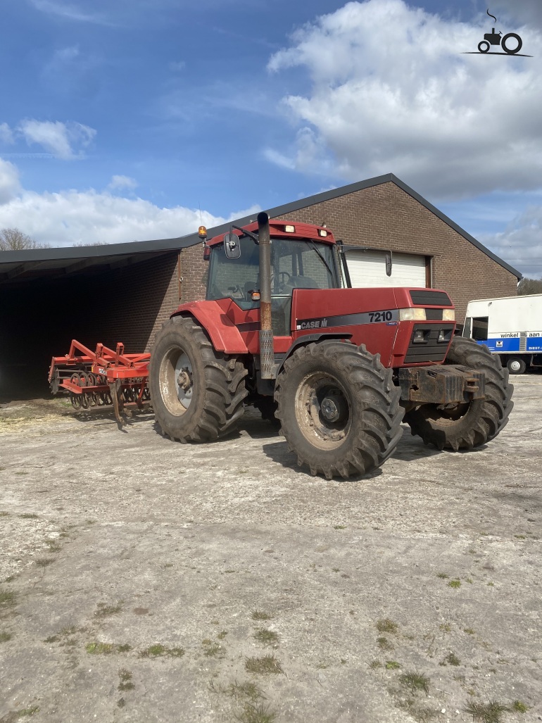 Foto Case International Magnum 7210 #1411456