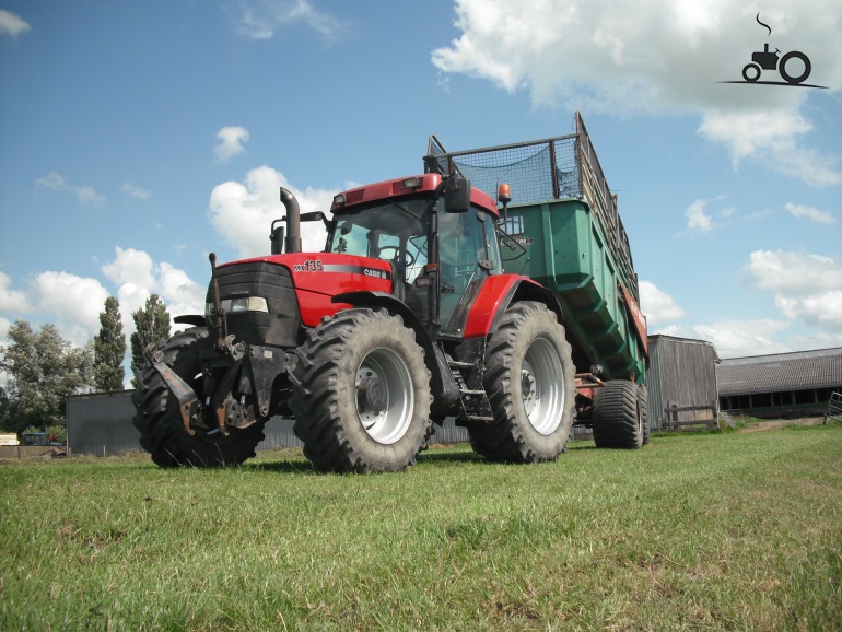 Foto Case MX 135 #300802