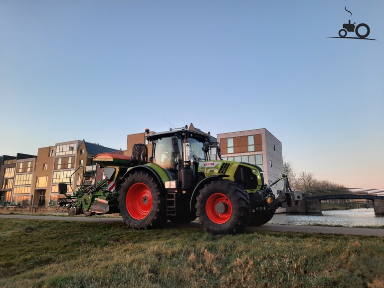 Foto Claas Arion 660 #1461908