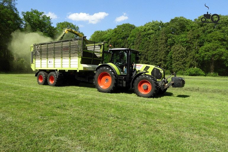 Foto Claas Arion 650 #1477060