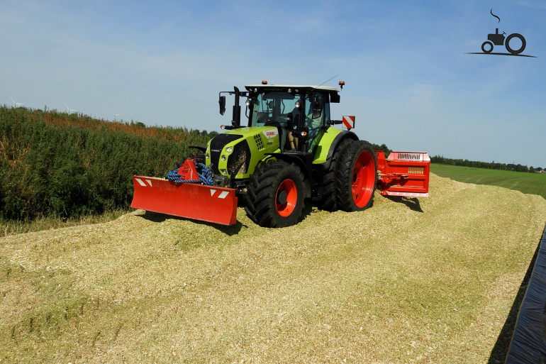 Foto Claas Arion 650 van H Vrieling