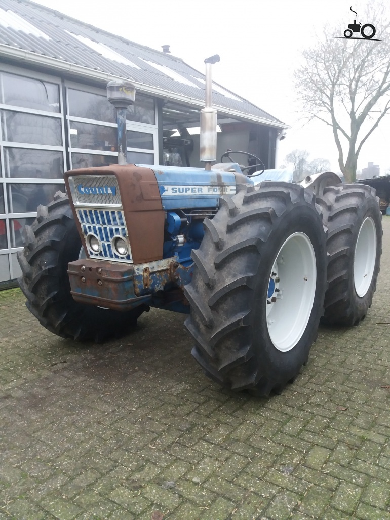 Foto County 754 #1455152