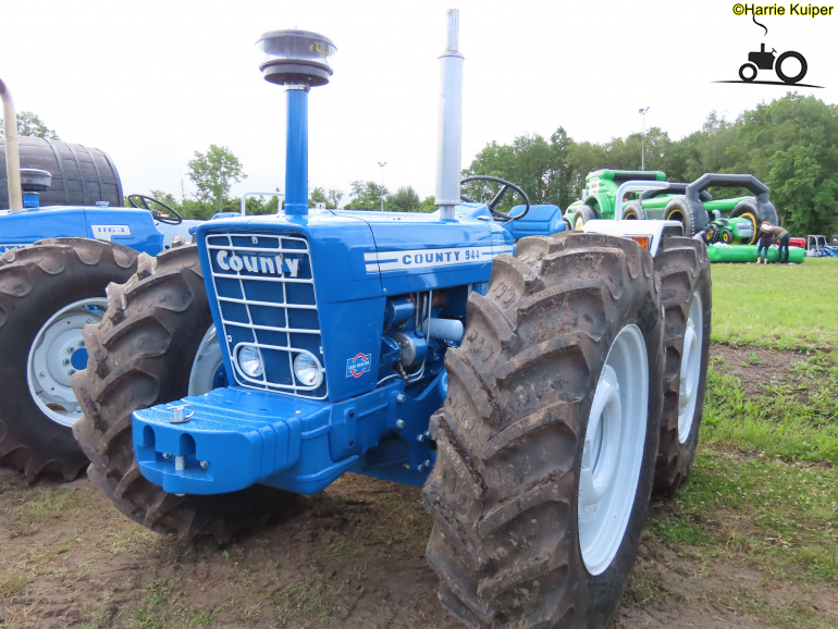 Foto County 944 #1478461