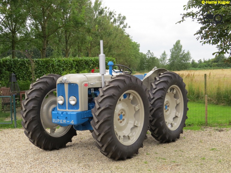 Foto County Super 4 #973470