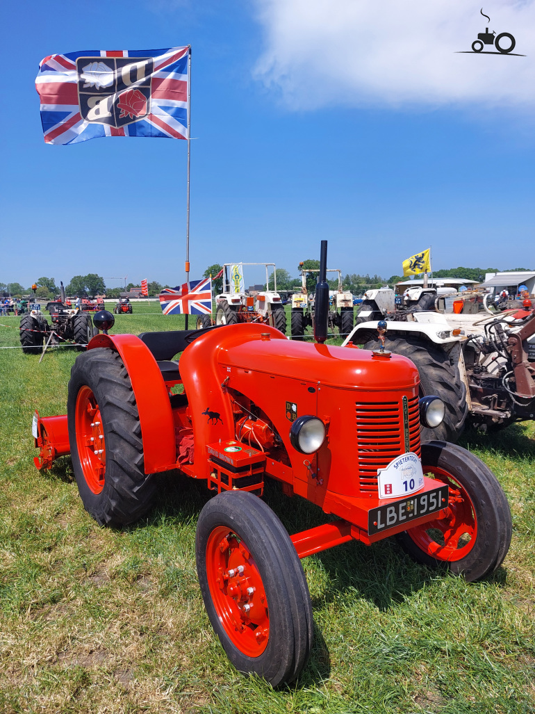 Foto David Brown Cropmaster Petroleum #1520486