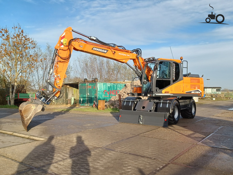 Foto Doosan DX140W #1499978