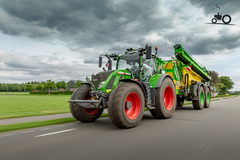 Foto Fendt 724 #1473245