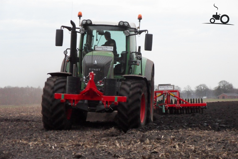 Foto Fendt 824 Vario #749405