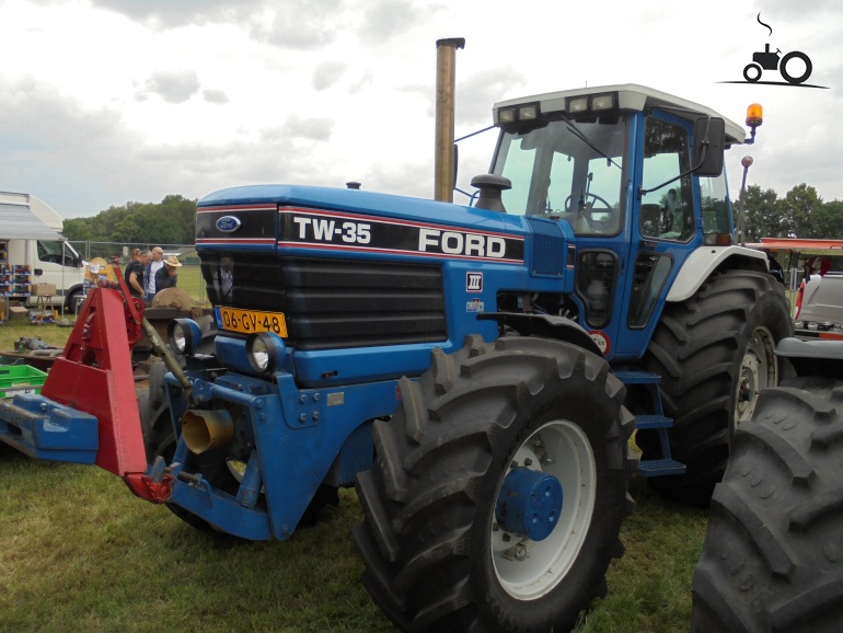 Foto Ford TW 35 #1237488