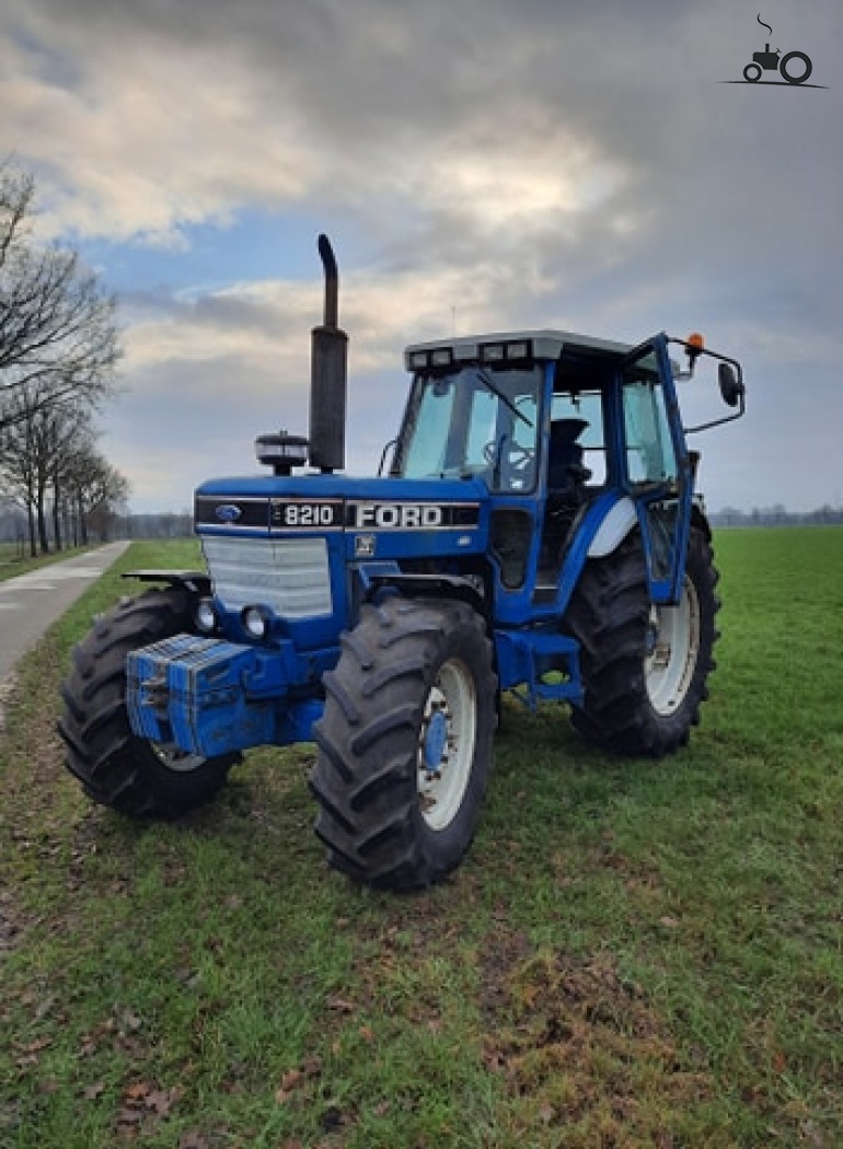 Foto Ford 8210 #1399437