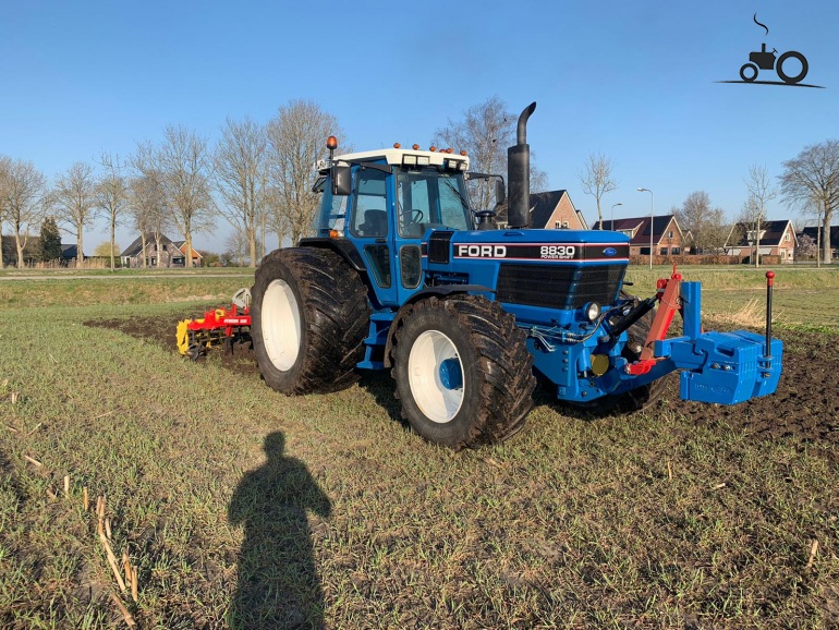 Foto Ford 8830 #1408974