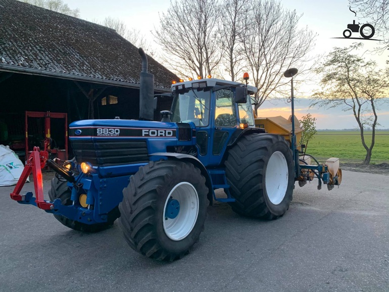 Foto Ford 8830 van Mts. Hensbergen