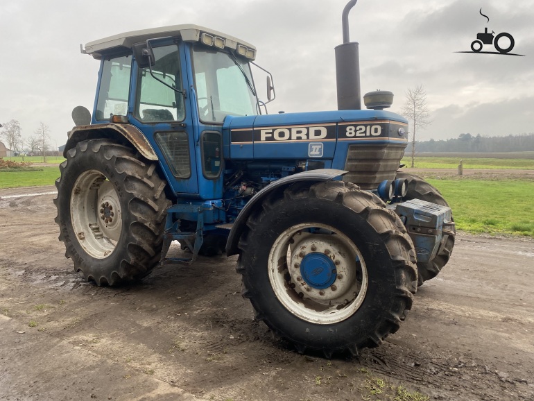 Foto Ford 8210 #1453699
