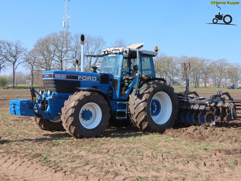 Foto Ford 8830 #1467397