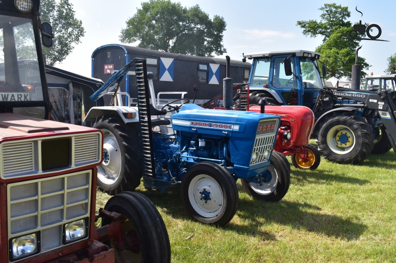 Foto Ford 2000 #1472415