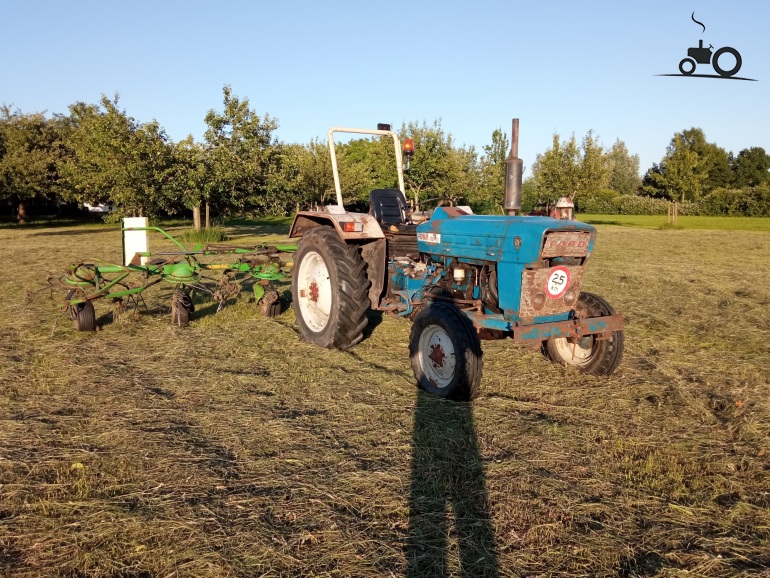 Foto Ford 2000 #1476131