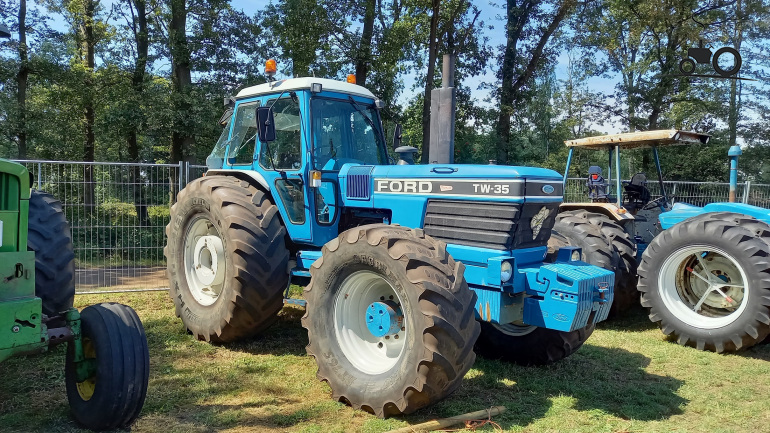 Foto Ford TW 35 #1483599