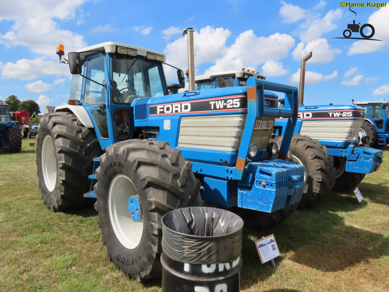 Foto Ford TW 25 #1490293