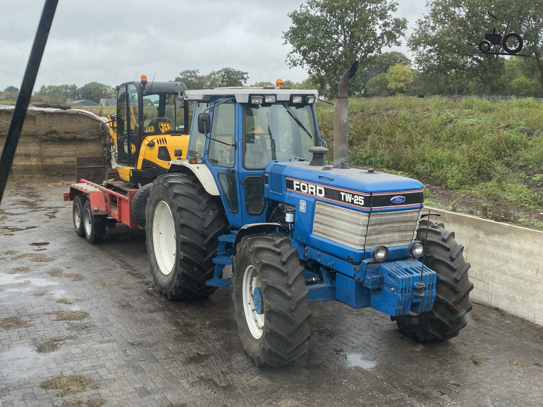 Foto Ford TW 25 #1494231