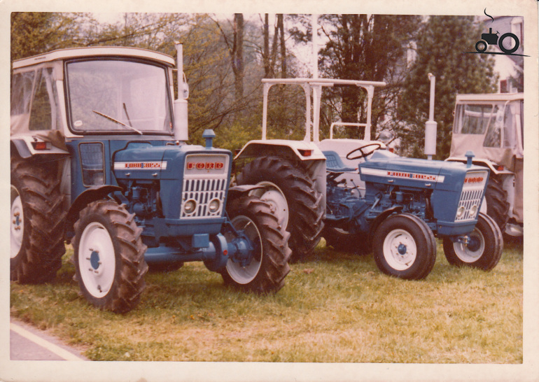 Ford Tractoren vroeger van bij een Dealer