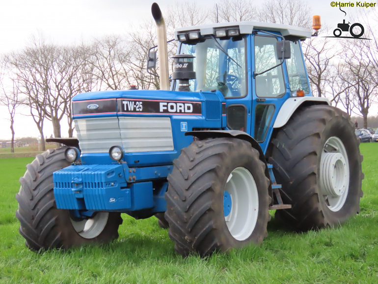 Foto Ford TW 25 #1513197