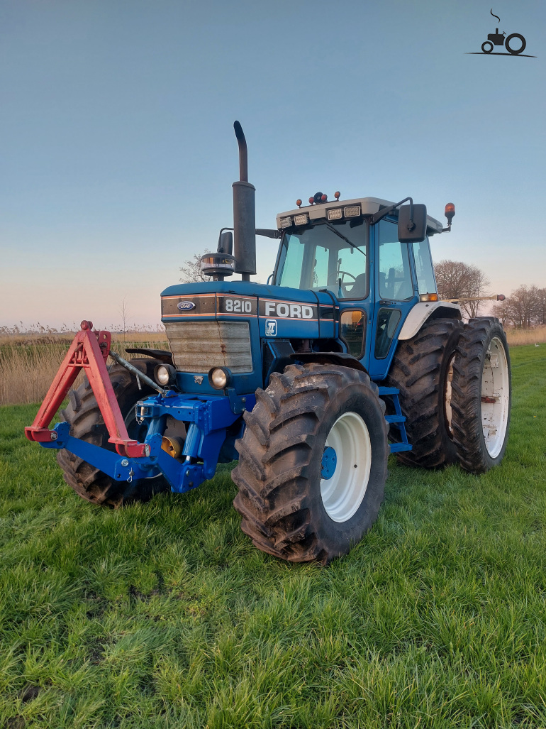 Foto Ford 8210 #1513995