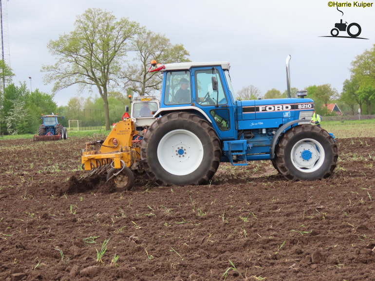 Foto Ford 8210 #1566007