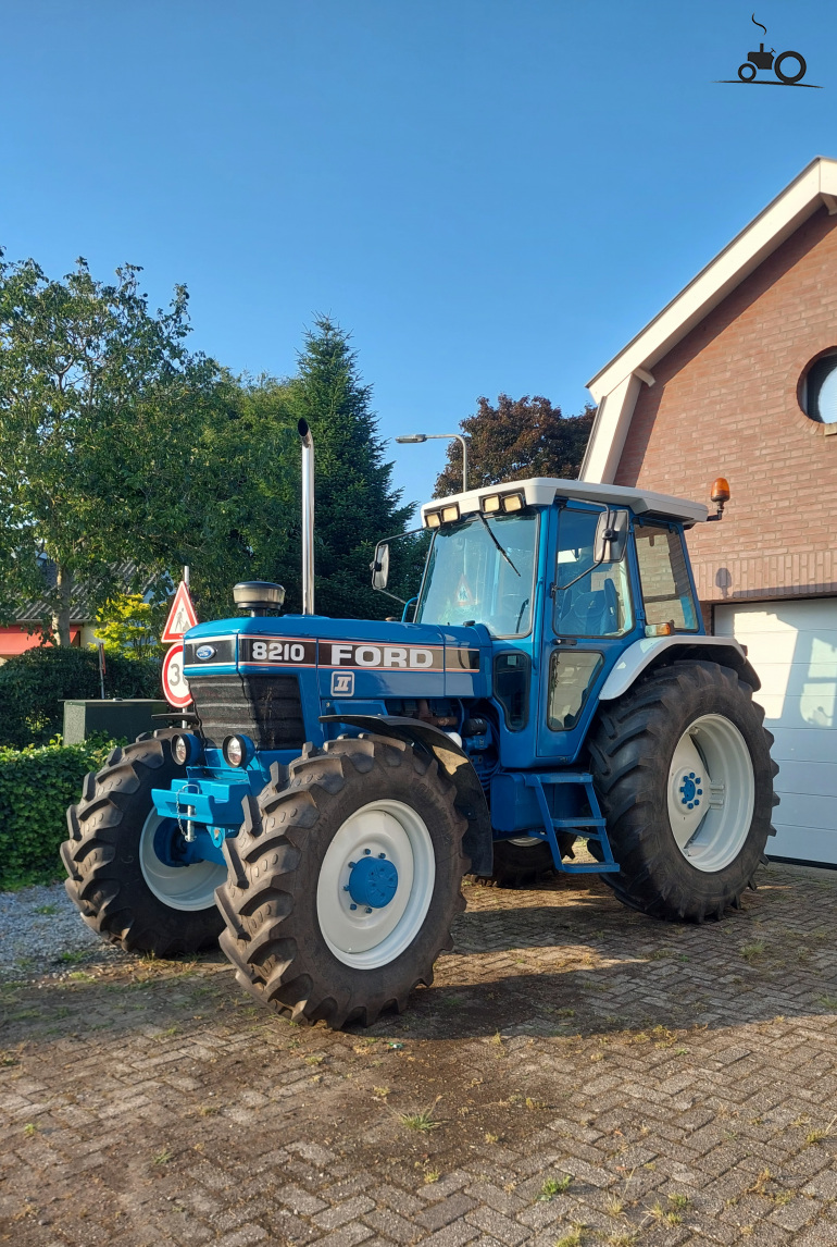 Foto Ford 8210 #1624960