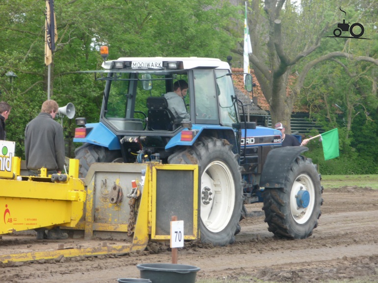 Foto Ford 8240 #637894