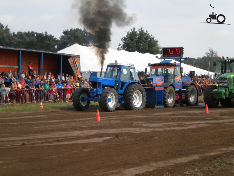 Foto Ford 8200 #681237