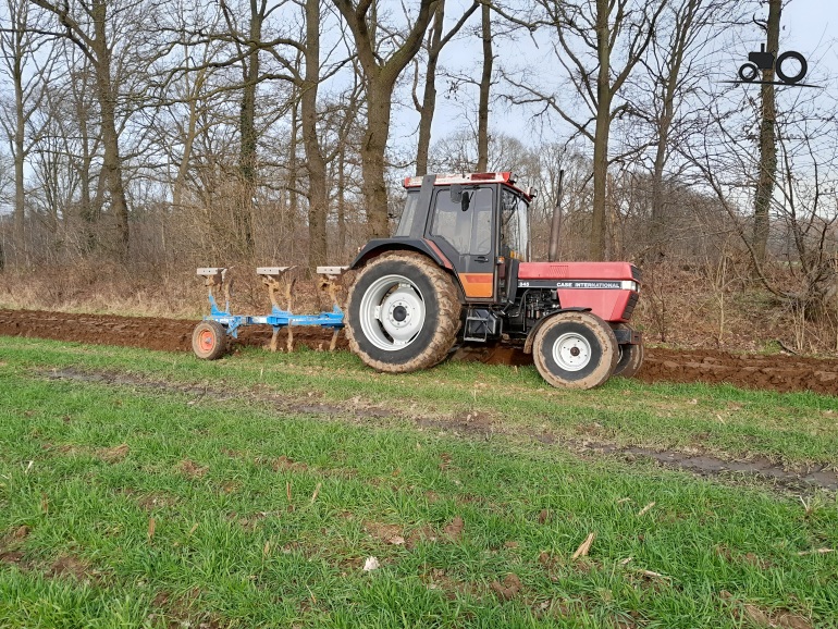 Case International 845 XL Plus - France - Tracteur image #1457305