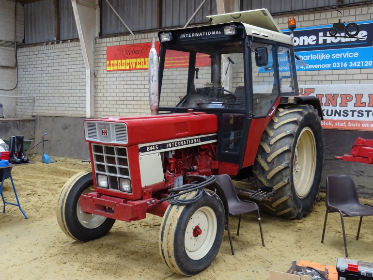 Foto International 844 S #1460993