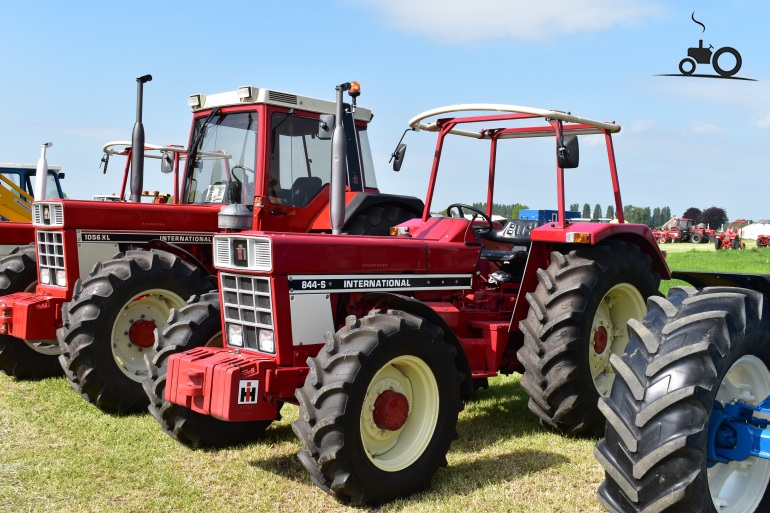 Foto International 844 S #1474157