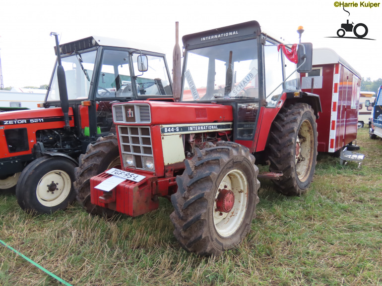 Foto International 844 S #1500917