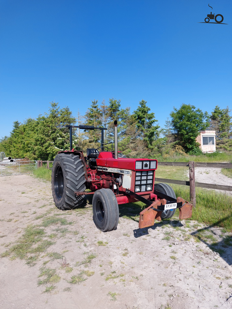 Foto International 844 S #1522135