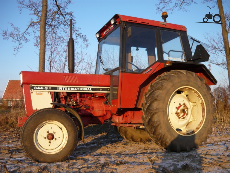 Foto International 844 S #593889