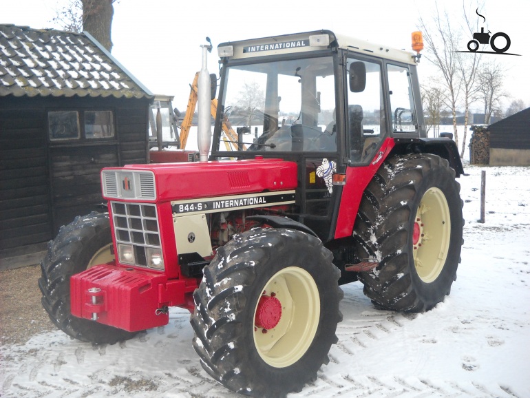 Foto International 844 S #729162